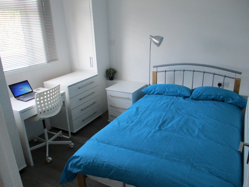 Juniper House - Room 1 | Pisoria - House Share Lettings London UK